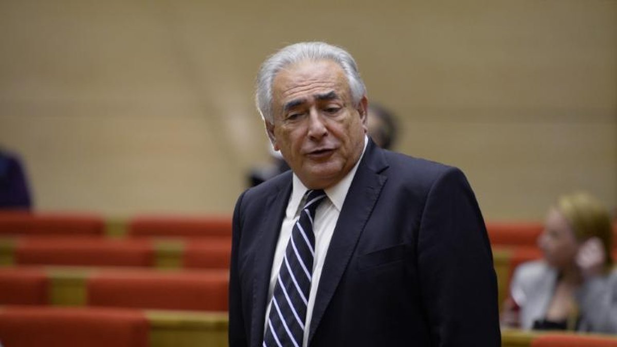 DSK évoque le moment "terrible" où il est apparu menotté ...
