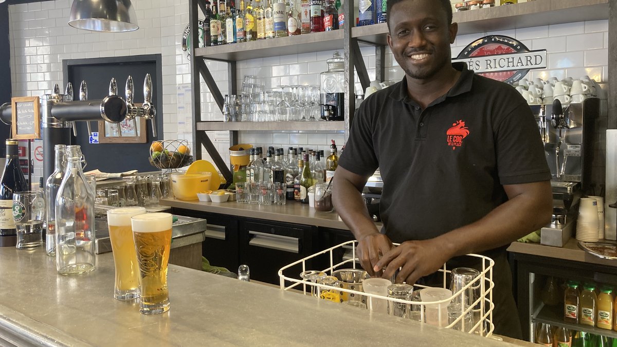 D'un rafiot sur la Méditerrannée à serveur au Coq de la place ...