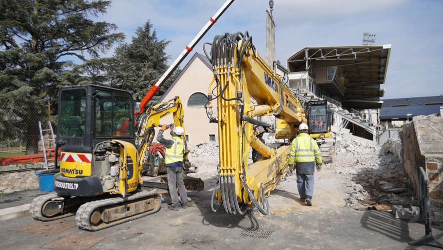 Vidéo : à Rodez, le stade Paul-Lignon dit adieu à sa tribune honneur en ...