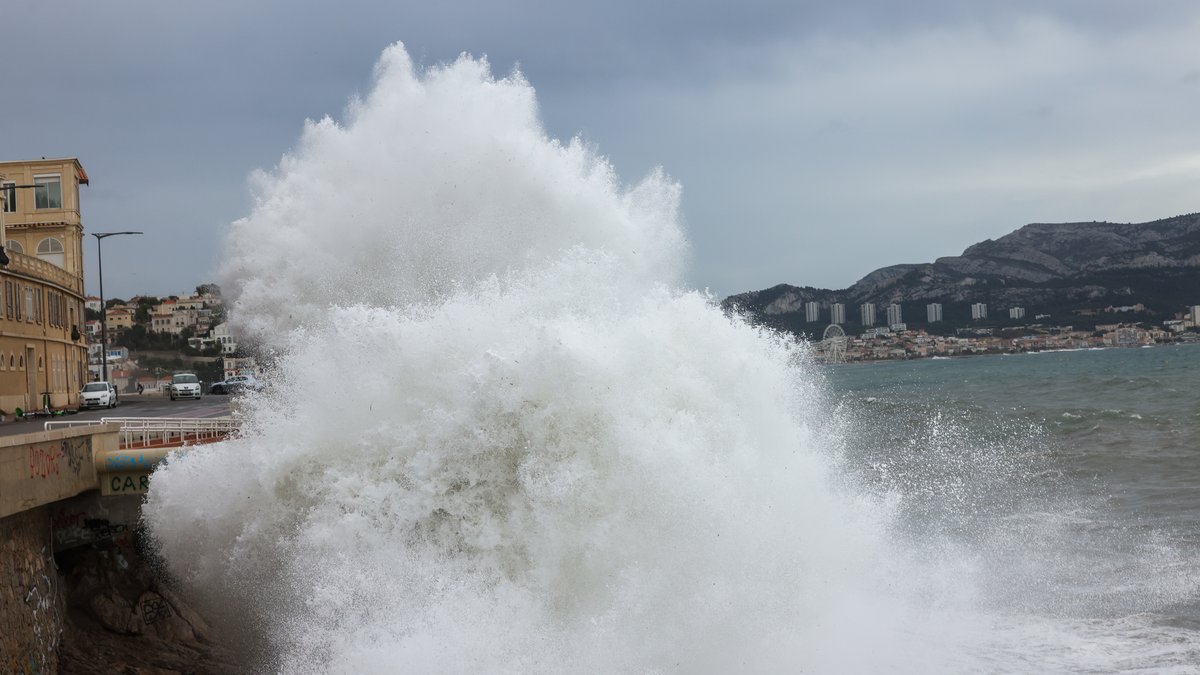 "Appel à ne pas sortir" : la tempête Ciaran en approche avec des vents ...