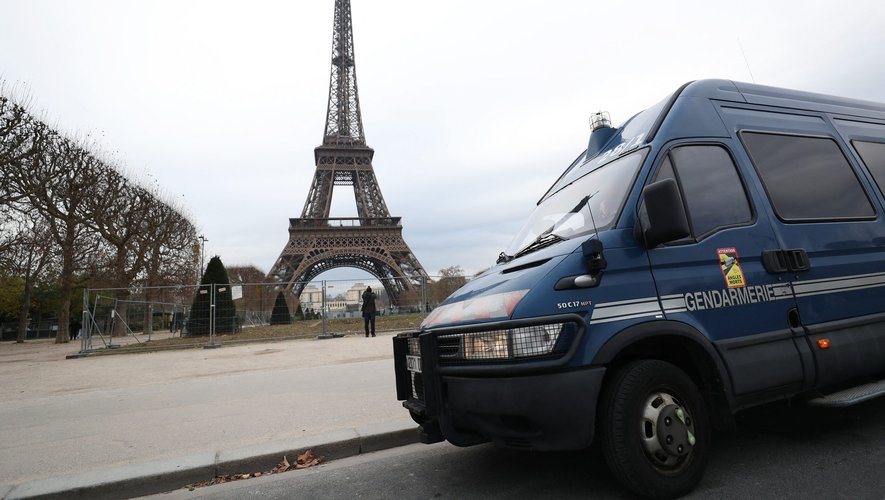 Attaque Au Couteau à Paris Ratage Psychiatrique Défaillance