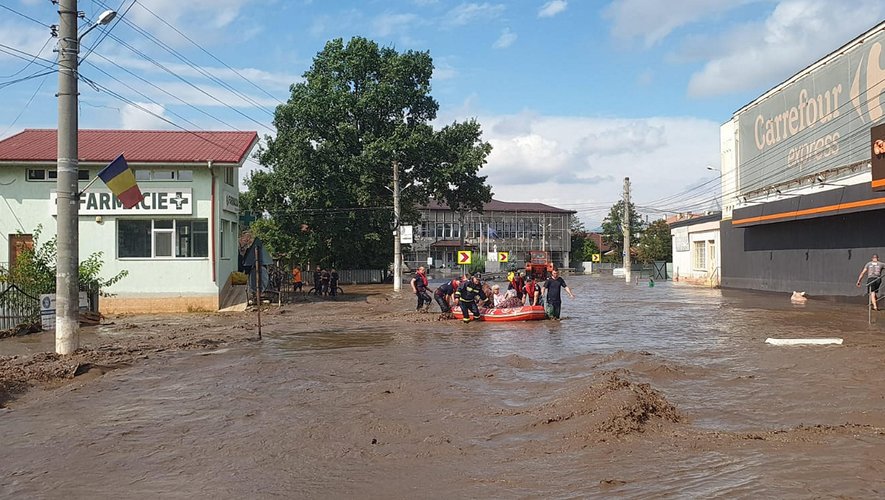 "Jusqu’à 60 millimètres d’eau dans les prochaines heures" : six morts ...
