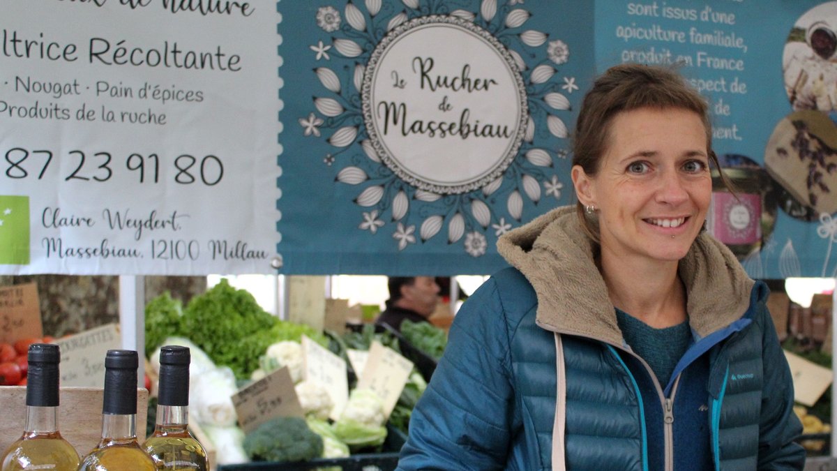 Aveyron : Claire Weydert, une apicultrice transhumante qui fait voyager ...