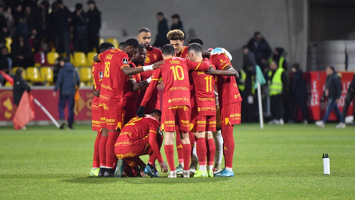 Football : 5 000 € de salaire, 33 % de baisse, 1,7 million de masse ...
