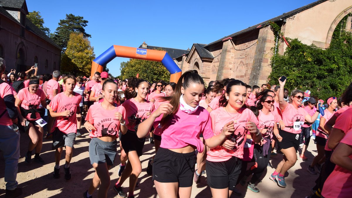 EN IMAGES. 2 700 "roses" solidaires ont fleuri dans les rues de Rodez ...