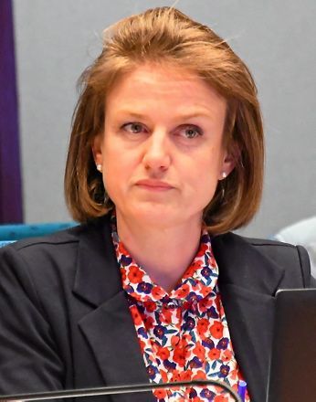 Après avoir quitté la séance du conseil municipal de Rodez, Sarah Vidal ...