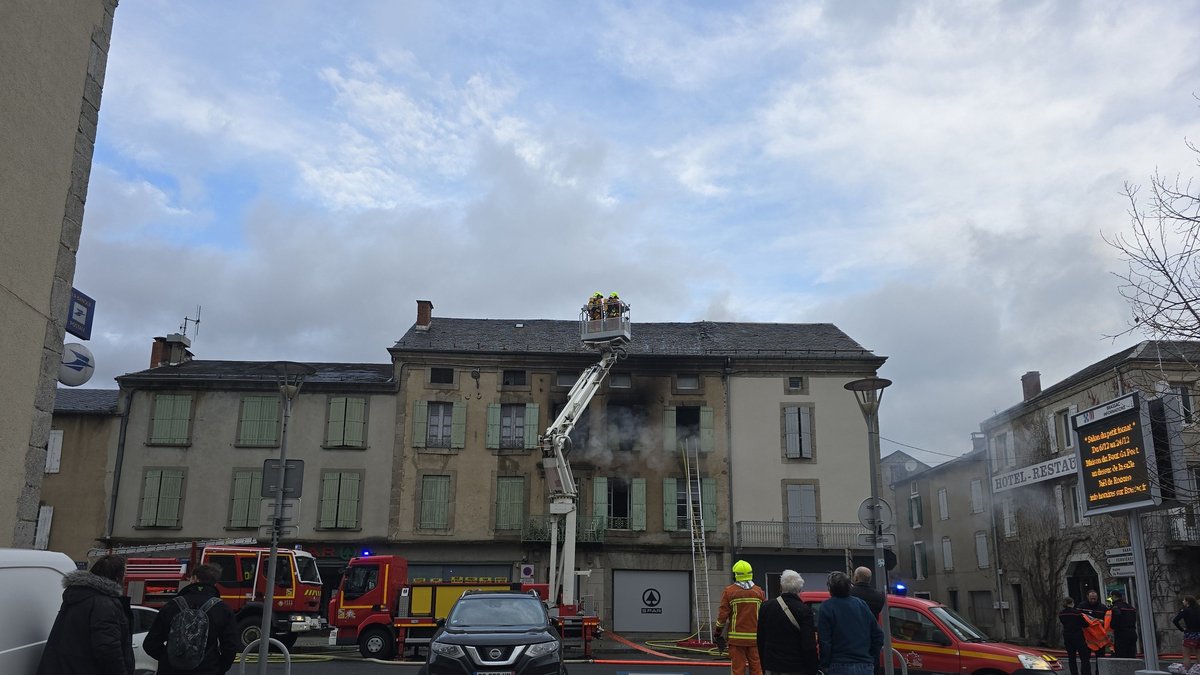 Des pompiers qui font leur jogging voient un retraité coincé chez lui ...