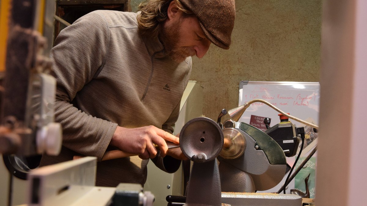 "Faire découvrir de vieux métiers et accueillir les enfants" : tourneur ...