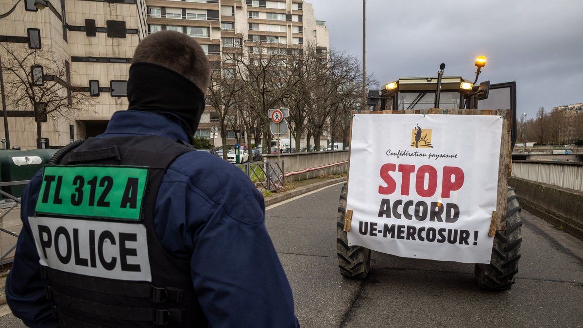 Colère des agriculteurs : 52 militants de la Confédération paysanne ...