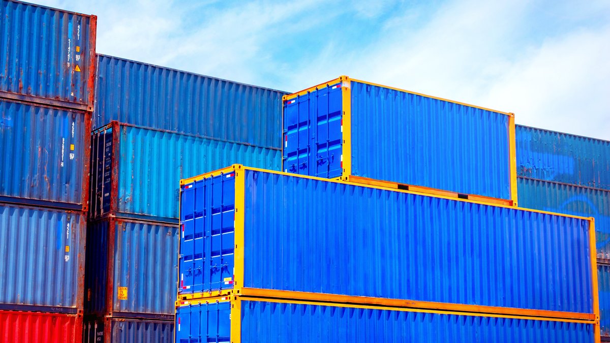Les cartons de bottes en caoutchouc et de textile renfermaient près de ...