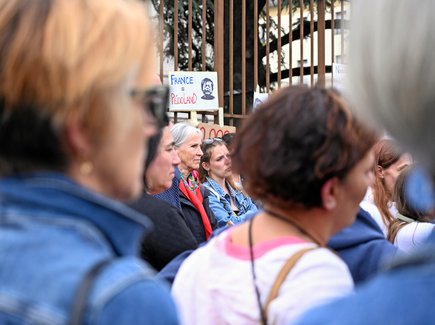 Mort de Lyhanna : entre émotion et colère, les images du rassemblement ...