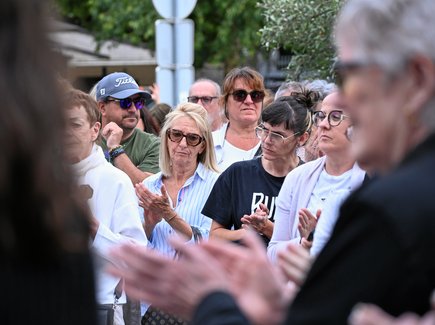 Mort de Lyhanna : entre émotion et colère, les images du rassemblement ...