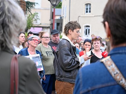 Mort de Lyhanna : entre émotion et colère, les images du rassemblement ...